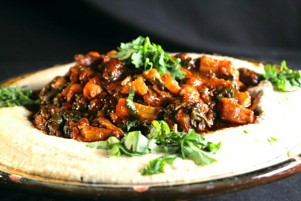 Stoof van snijbiet, kikkererwt, tomaat in tamarindesaus - a-la-Damaris