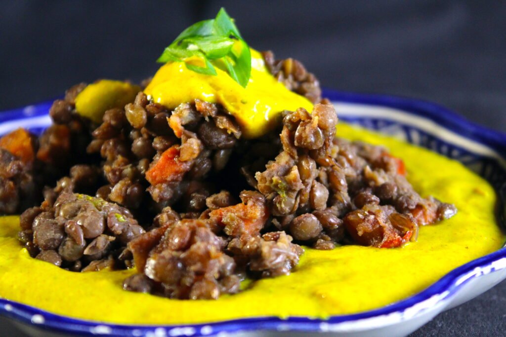 Linzen met dadel in een heel kruidige gele room - a-la-Damaris